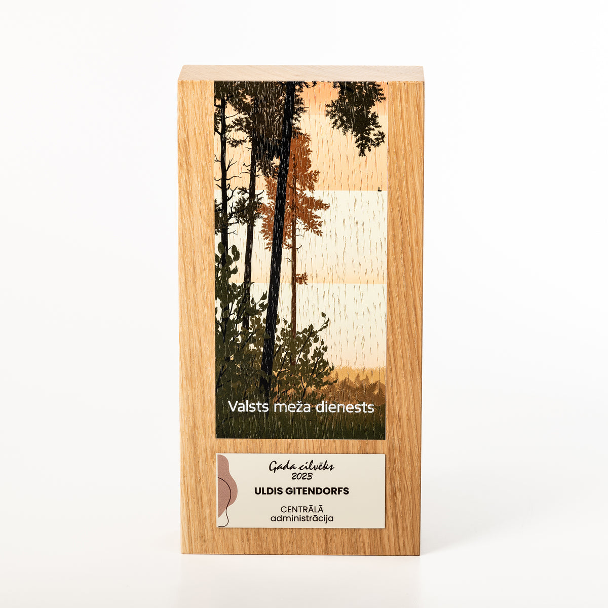 Elegant, free-standing wooden block award – AWARDS & MEDAL STUDIO