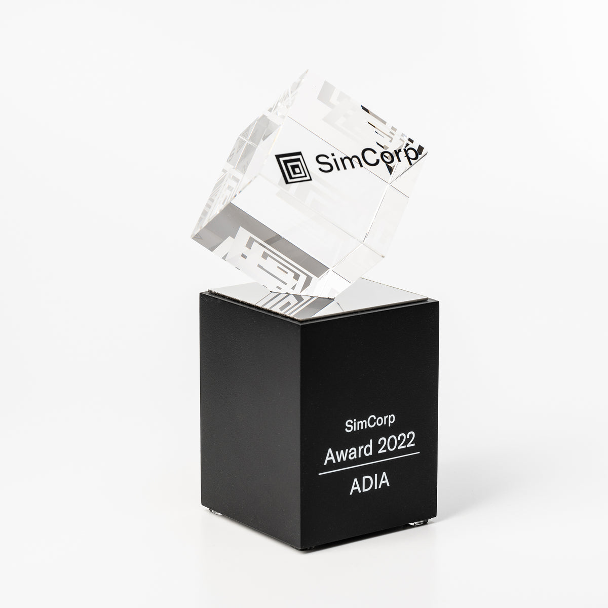 Glass cube award – AWARDS & MEDAL STUDIO