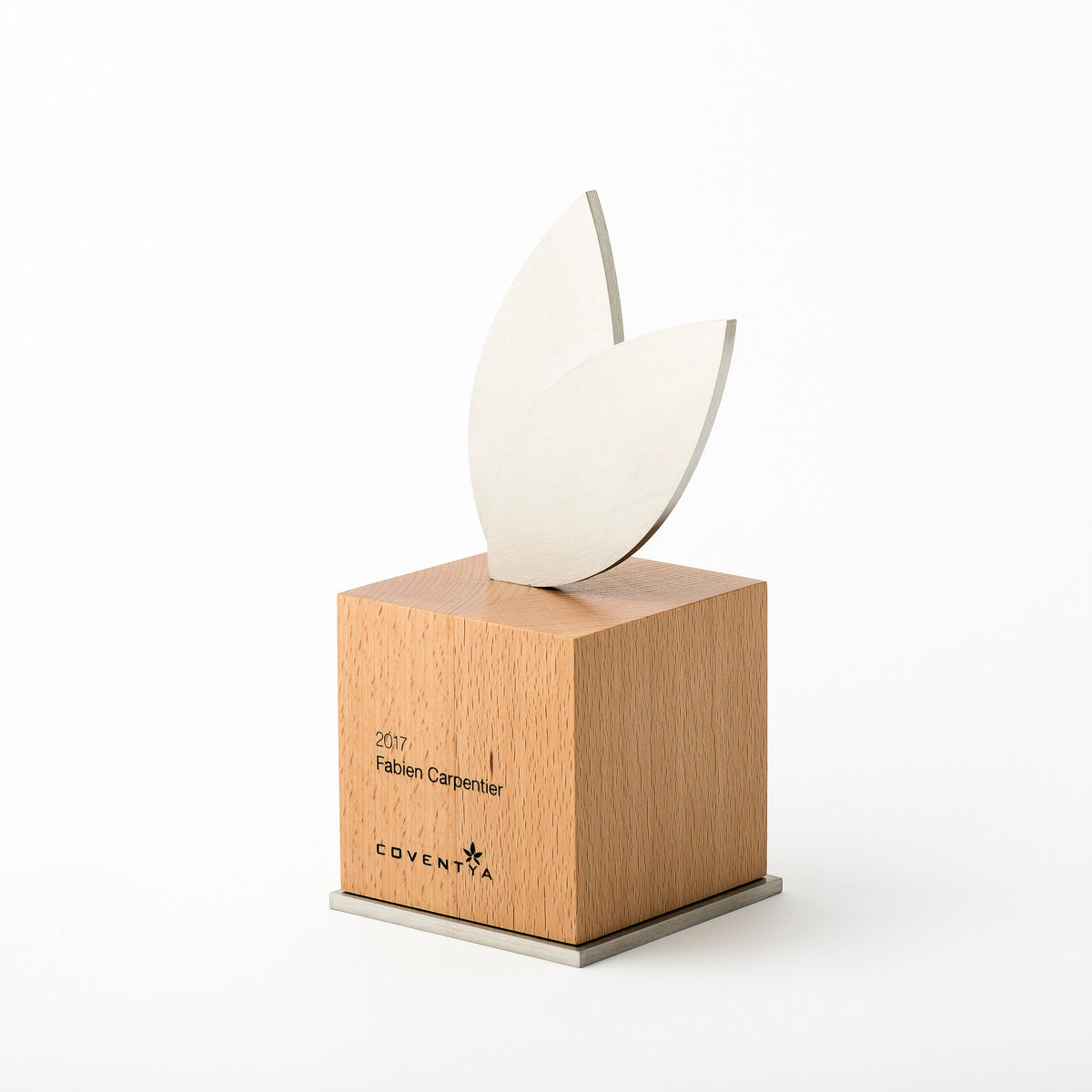 Personalised leaf custom award – AWARDS & MEDAL STUDIO