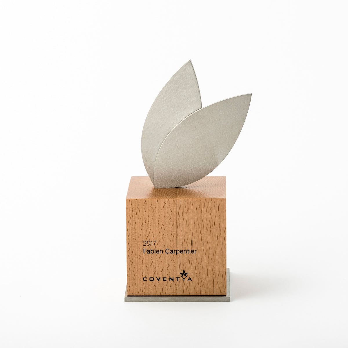 Personalised leaf custom award – AWARDS & MEDAL STUDIO
